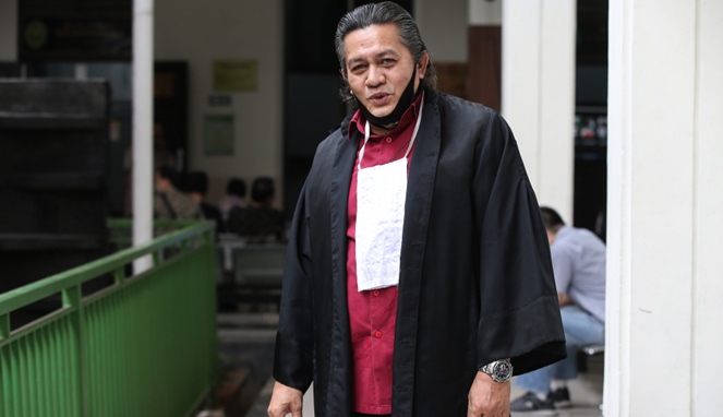 Banting Setir dari Dunia Entertainment, 7 Artis Ini Pilih Jadi Pengacara - Boombastis